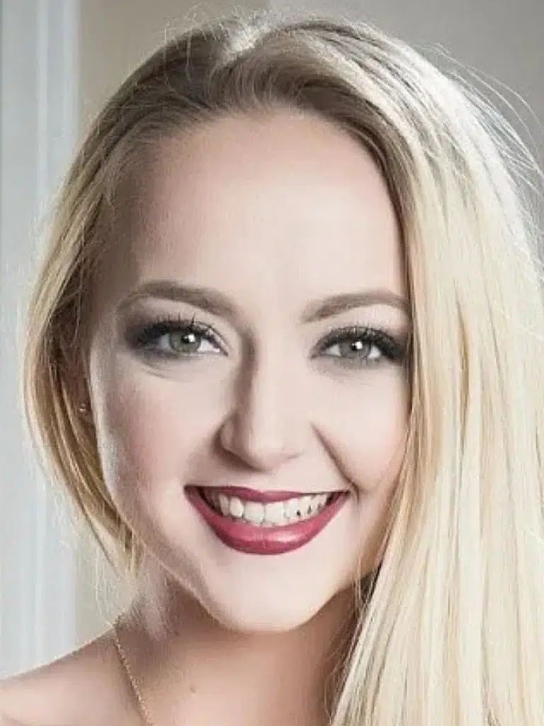 Iris Rose Biography: Wiki, Age, Career, Height, Weight, Boyfriend, Net ...
