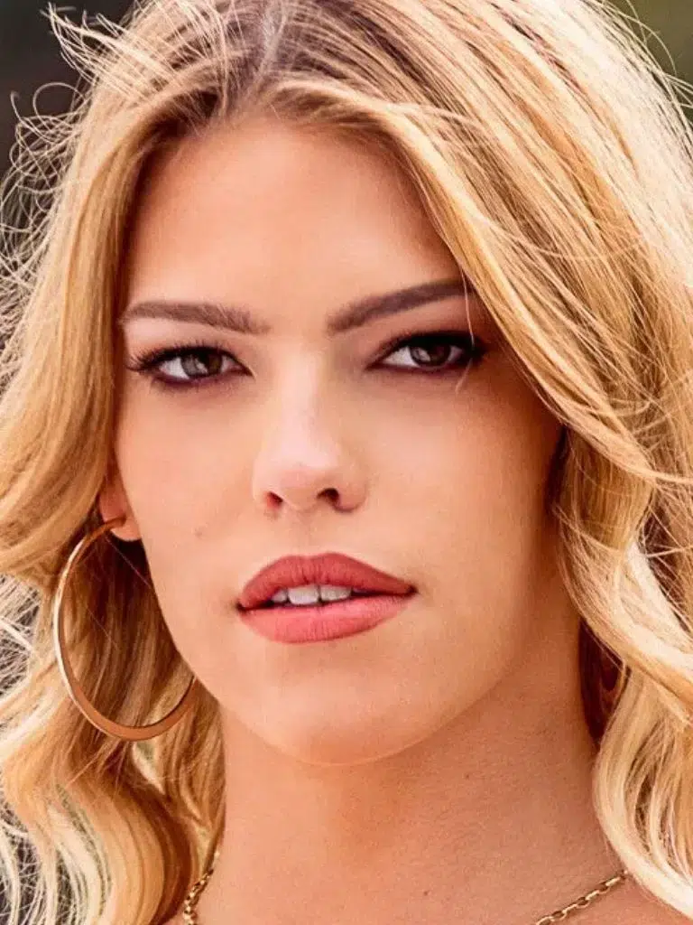 Leah Lee Biography: Wiki, Age, Career, Height, Weight, Boyfriend, Net ...